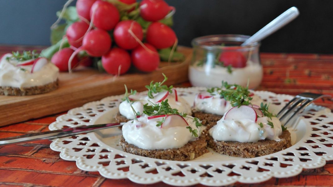The Fast Guide To Eating Out in Europe | Stylish Traveler