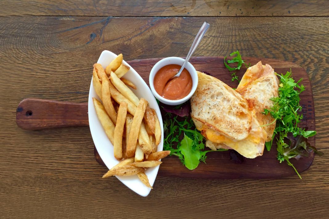 The Fast Guide To Eating Out in Europe | Stylish Traveler